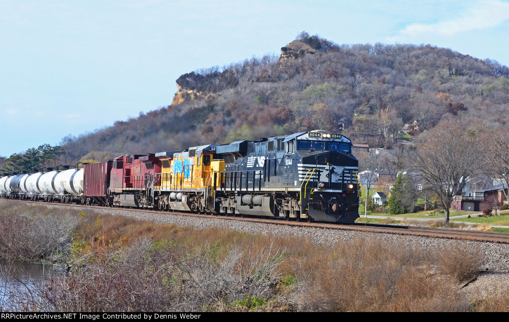NS 8044, BNSF's St.Croix Sub.